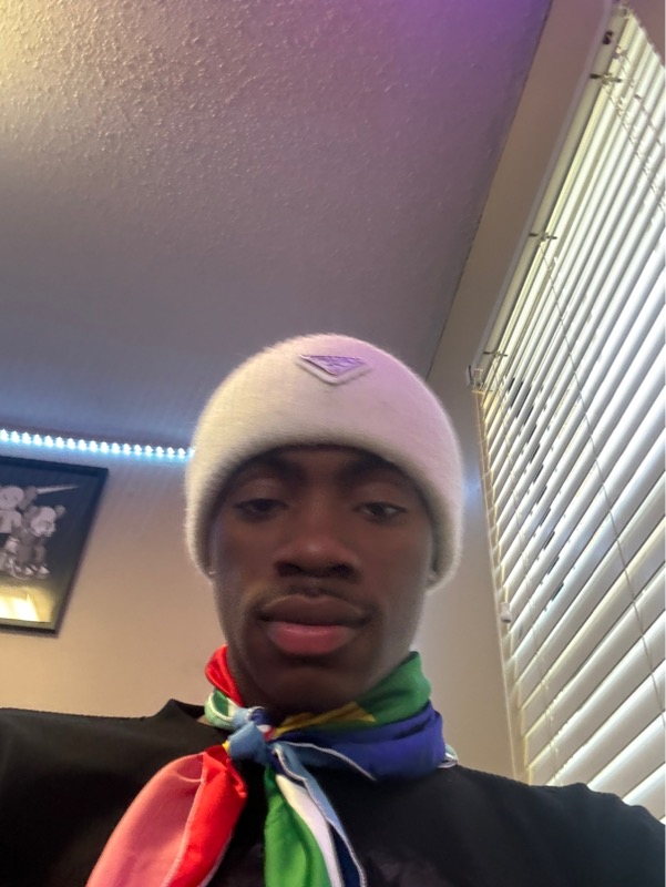 emann💕 (@yungemann) is LIVE - TikTok LIVE