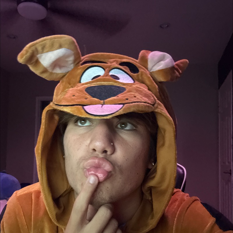 Gabe🐥 (@gabeyourbabe) is LIVE - TikTok LIVE