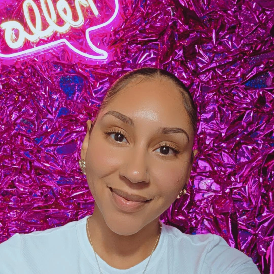 Melanie Thompson (@melaniet727) is LIVE - TikTok LIVE