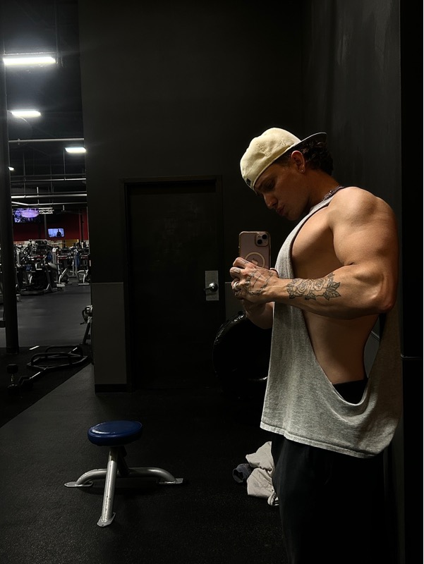 DUSTYN (@dustyn_lifts) is LIVE - TikTok LIVE