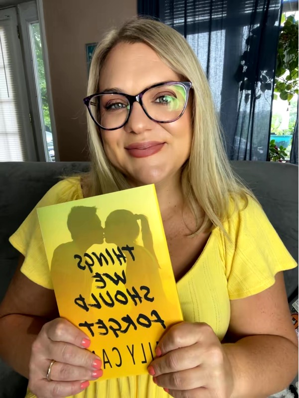 Emily Camp Books (@emilycampwrites) is LIVE - TikTok LIVE