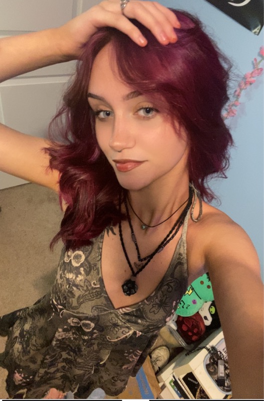 BELLA🪐 (@b3ll4gr4c3) is LIVE - TikTok LIVE