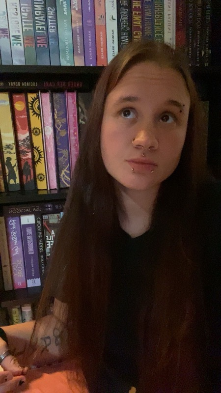 Courtney Van Eck 📖📚 (@courtneyvaneck) is LIVE - TikTok LIVE