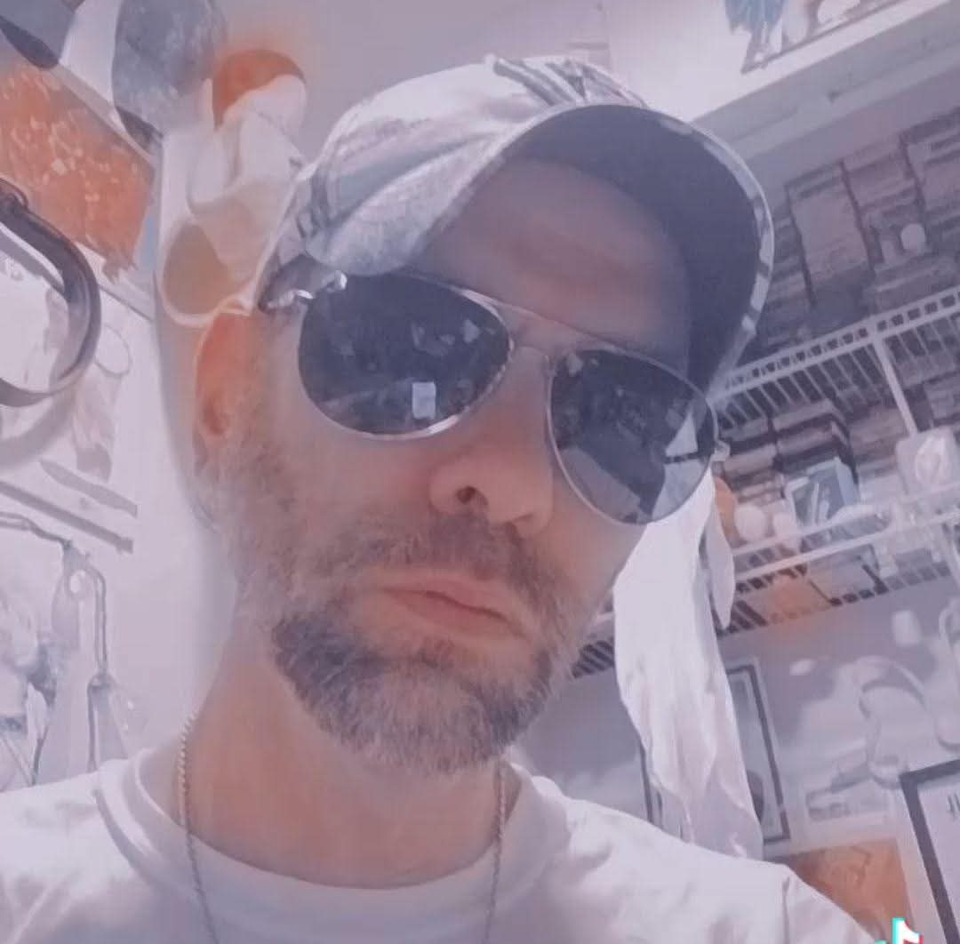 Chaz Smith (@chuckie_smith_) is LIVE - TikTok LIVE
